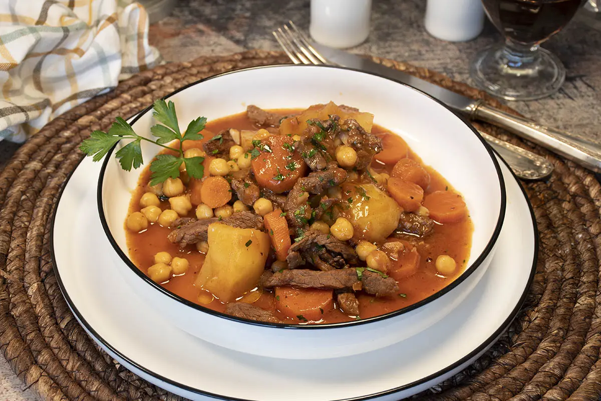 Guiso De Garbanzo Con Carne: Receta Saludable Y Deliciosa | Carnicería ...