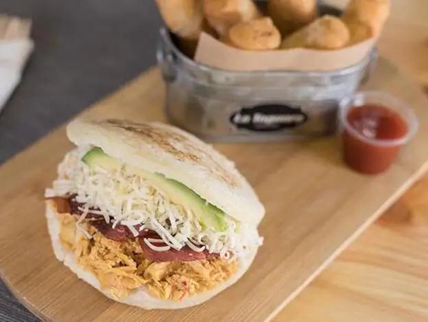 Arepa De Carne Mechada: Delicia Venezolana | Carnicería Moderna